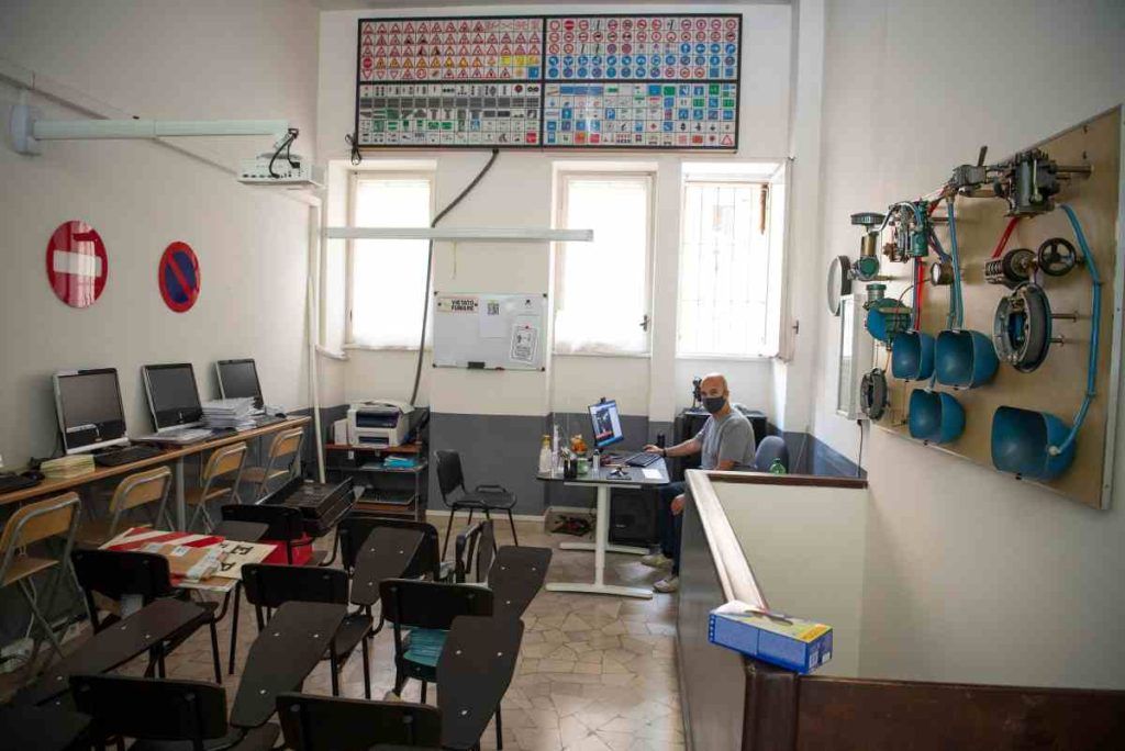 Neopatentati nel 2023, cosa dice il Codice della Strada: le "regole"